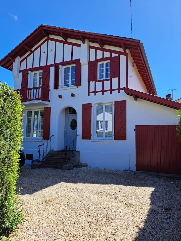 Maison Familiale De Charme Basque Située à Bayonne - Bayona, Francia