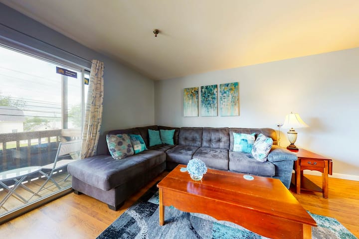 Inviting 1br Lakeview 2nd-floor | Balcony - Laconia, NH