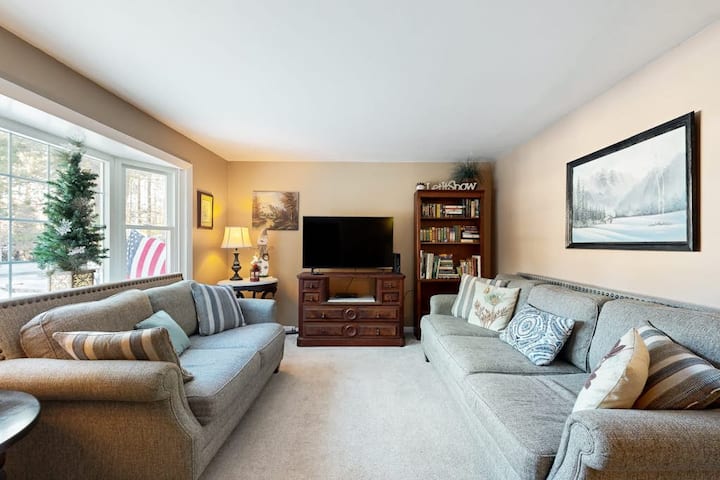 3br Dog Friendly Home Near Skiing, Shops, Hiking - North Conway, NH