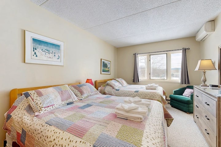 Efficiency: Walk To Town & Ski Lift; Shared Pool - New Hampshire (State)