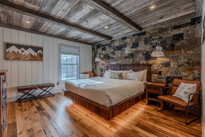 Barnstead Inn's King "Winter Room" - Manchester, VT