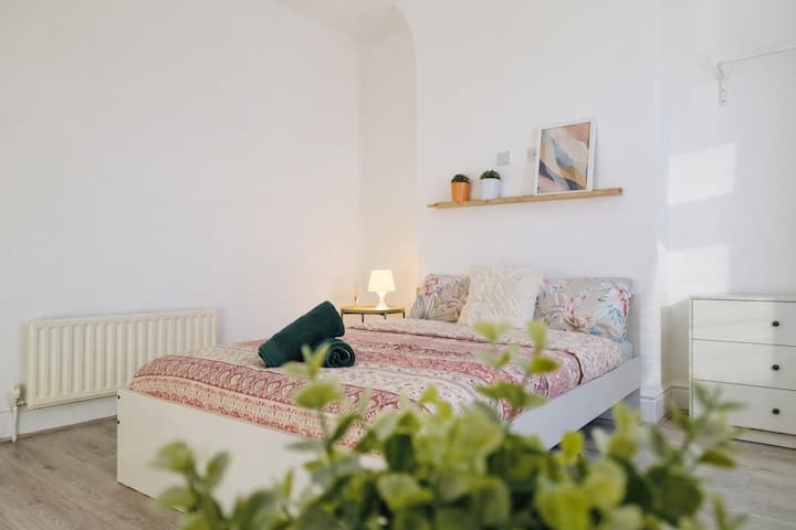 Charming 3br House • Central • Ideal For Groups - Wirral