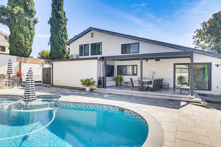 < 2 Mi To Csun! High-end Retreat W/ Outdoor Oasis - Los Angeles, CA
