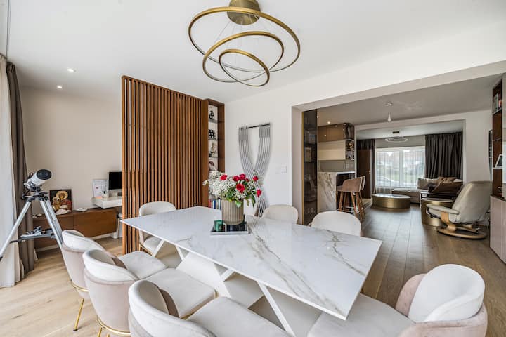 Luxury 4-bed Townhouse | Parking, Garden & Office - Maidenhead