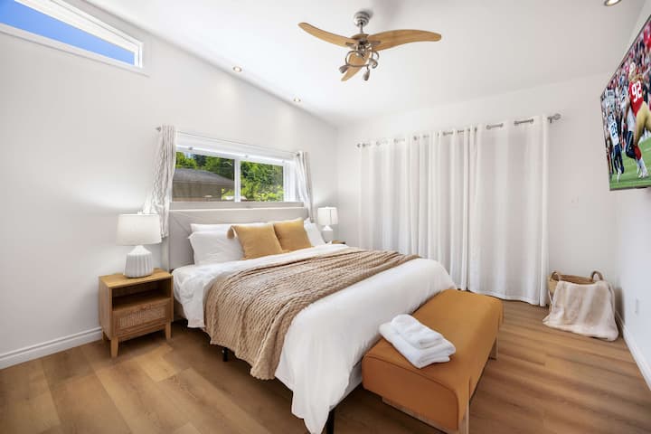 Private 1br Retreat | King Bed | Single-level - Mountlake Terrace, WA