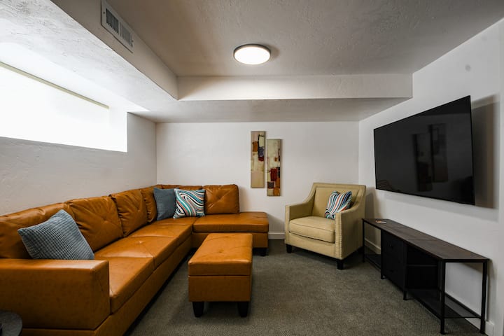 Spacious 3br Suite Near Sloans Lake | 30+ Day Stay - Denver, CO