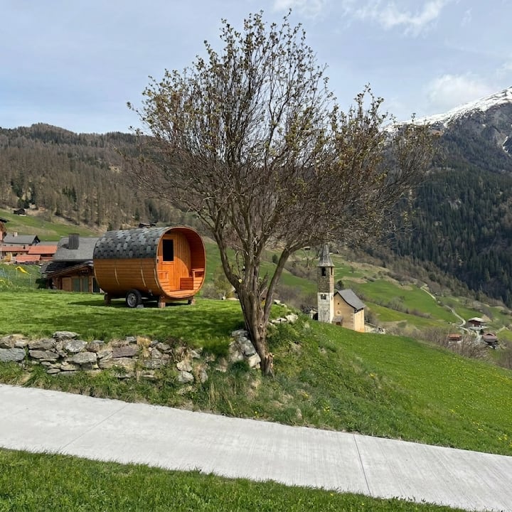 Farm Barrel Escape Breathtaking Valley Views - Lenzerheide