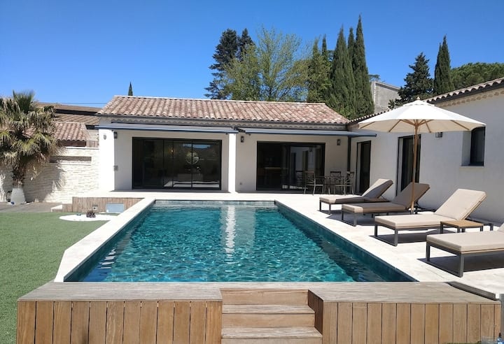 Villa Suites Azura-centre Ville -Piscine Parking - Le Thor
