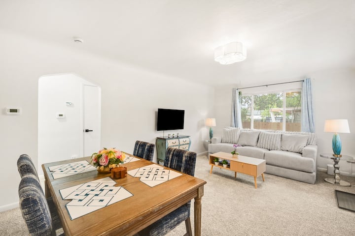 Cozy Co Retreat | Sleeps 10 | Red Rocks & Downtown - Denver, CO