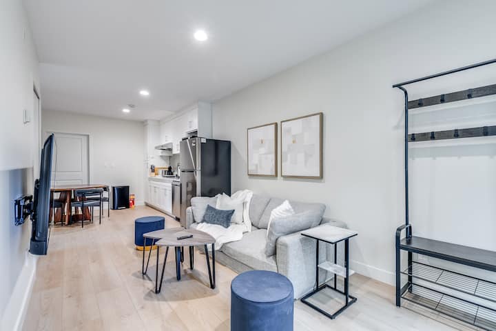 New Cozy Modern Suite | 12 Min To Dt • Skytrain - Vancouver