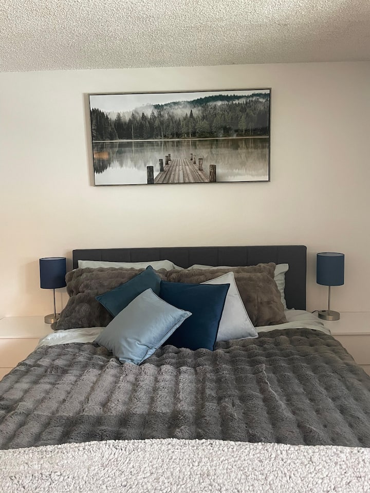 The Woodland Room - Florence, OR