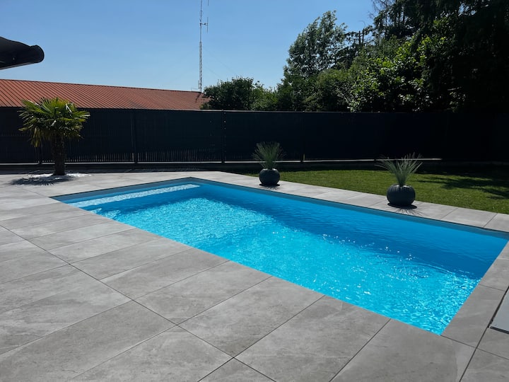 Maison Moderne Avec Jardin Et Piscine Privé - Épinal