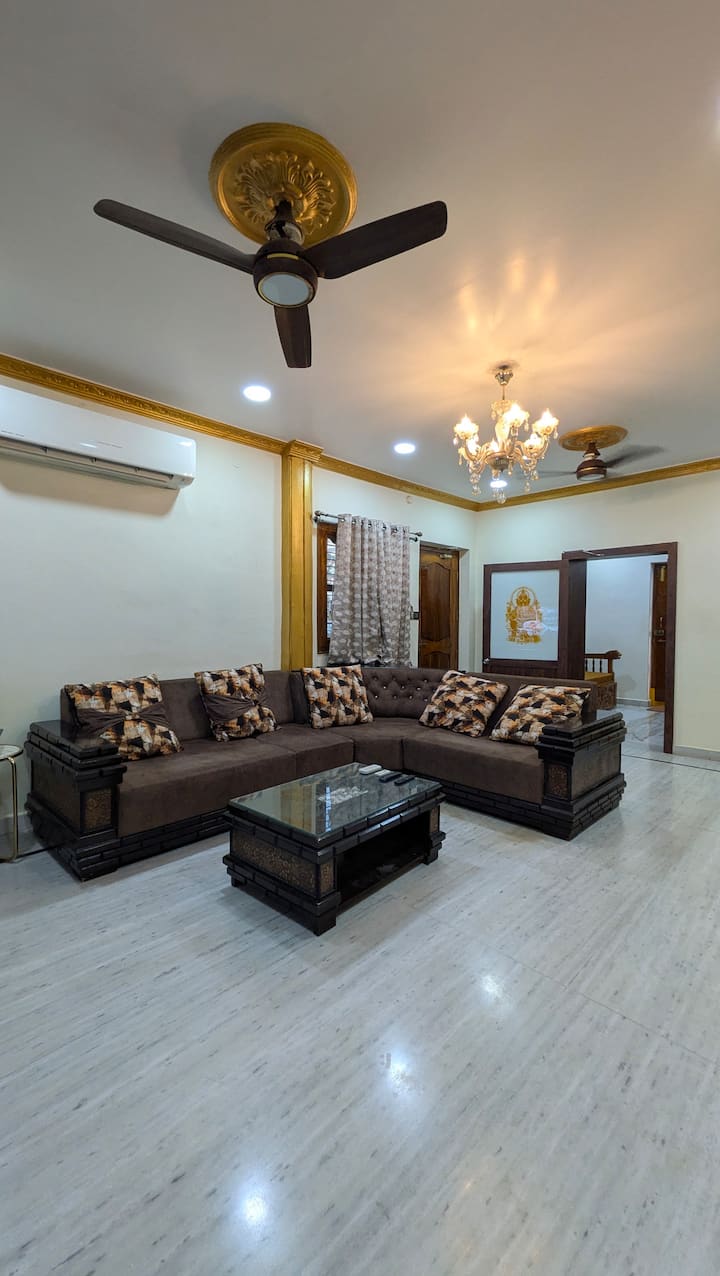 The Heritage Stay | Elegant 3bhk With Bar - Warangal