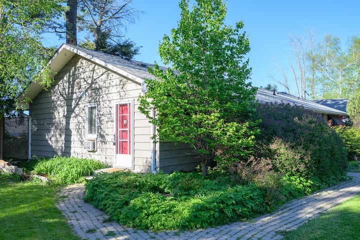 140b Lake Simcoe King Suite W/ Private Beach - Georgina