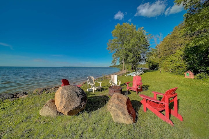 Lake Simcoe King Suite W/ Private Beach - Georgina