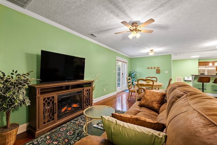 Pure Comfort Retreat By Ut, Airport & King/qu Beds - Knoxville, TN