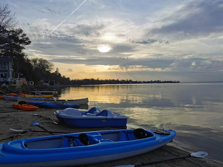 Quiet Lakeside Suite W/ Views & Beach, Kayak - Georgina