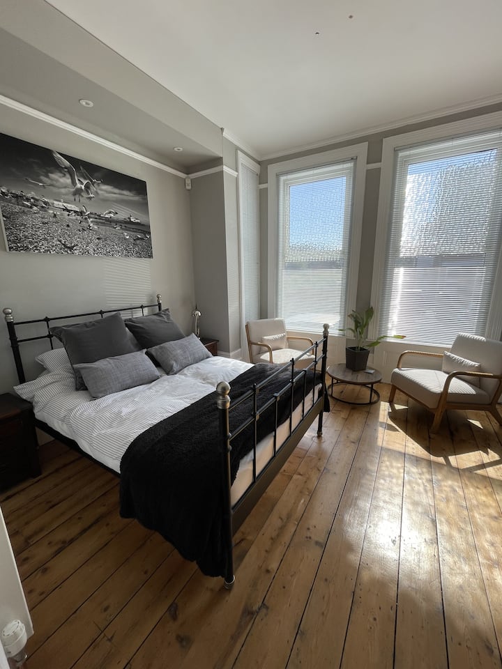 Clean And Bright Double Bedroom With En-suite - Eastbourne