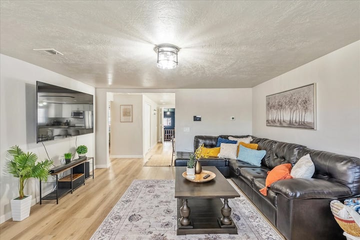 Court & Cottage X The Airbnfree Games And More! - Lehi, UT