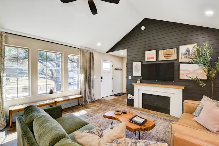 Brand New Cozy Getaway | Mountain Views + Firepit - Buena Vista