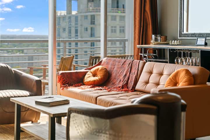 Hollywood Beach Speakeasy Condo With Pool - Hollywood, FL