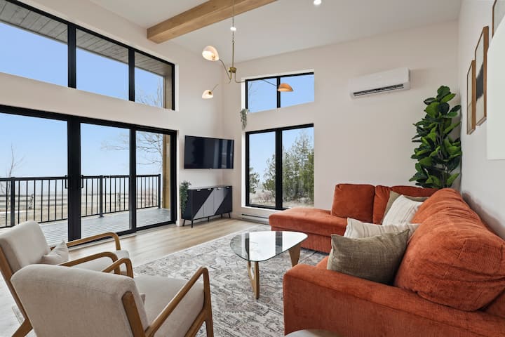 Luxury Scandi Retreat | Trails + Mountain Views - Little Current