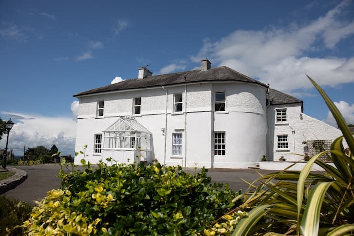 Hill House Cashel – Panoramic Rock Views - Cashel