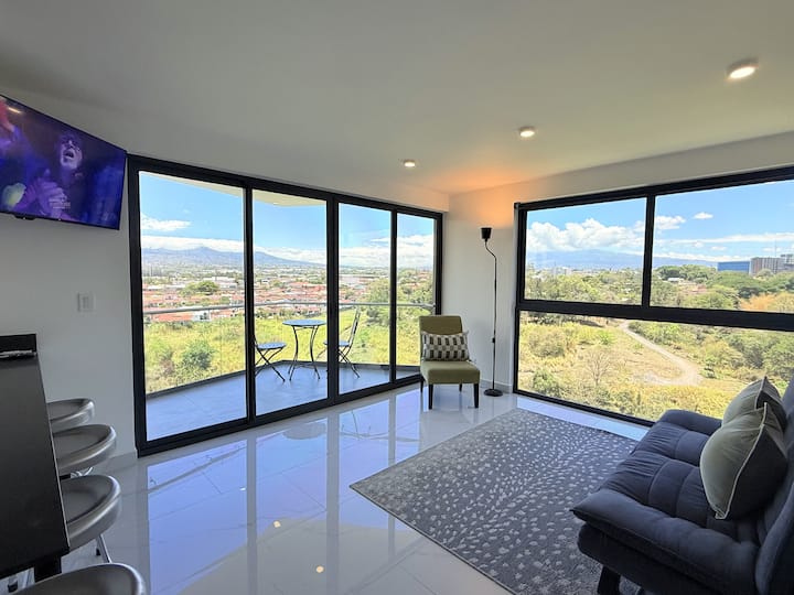 Top Floor Tropic Apartment - San José