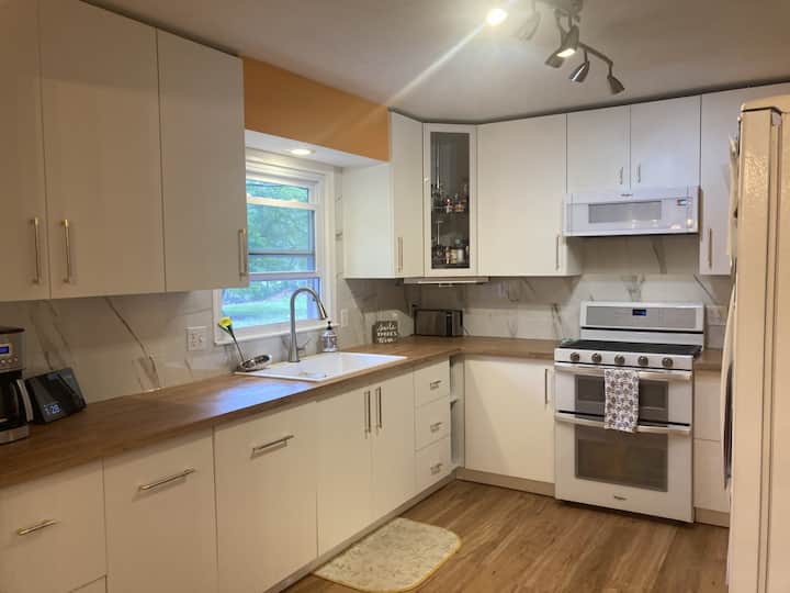 Great Location! 20 Min From Geha, World Cup Ready! - Lee's Summit, MO