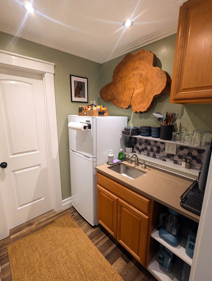 Centrally Located Private Suite And Patio - Aurora, CO