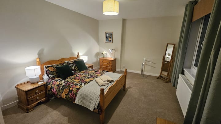 Spacious 2 Bedroom Flat In Coatbridge - Motherwell