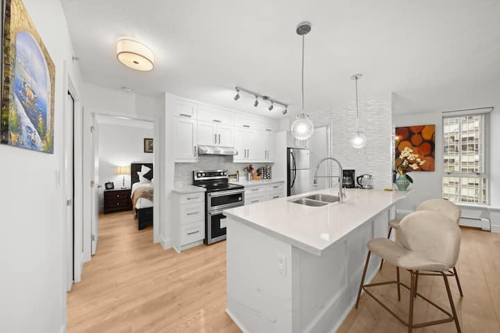 Cozy 2br/2ba With Sofa Bed/ Walk To Rogers & Bc Pl - Vancouver