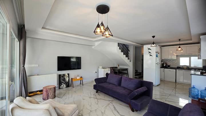 11 Kişilik Bahçeli Otoparklı Müstakil Villa Elia - Ayvalık