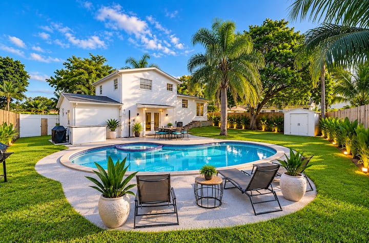 Large Family Home | 5 Bd | Heated Pool + Hot Tub - Miramar, FL