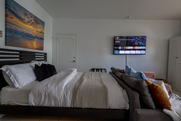 1br 3 Beds Steps To Beach Area - North Miami Beach, FL