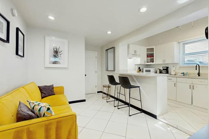 1br Duplex With Enclosed Yard, Fast Wifi, & W/d - Hollywood, FL