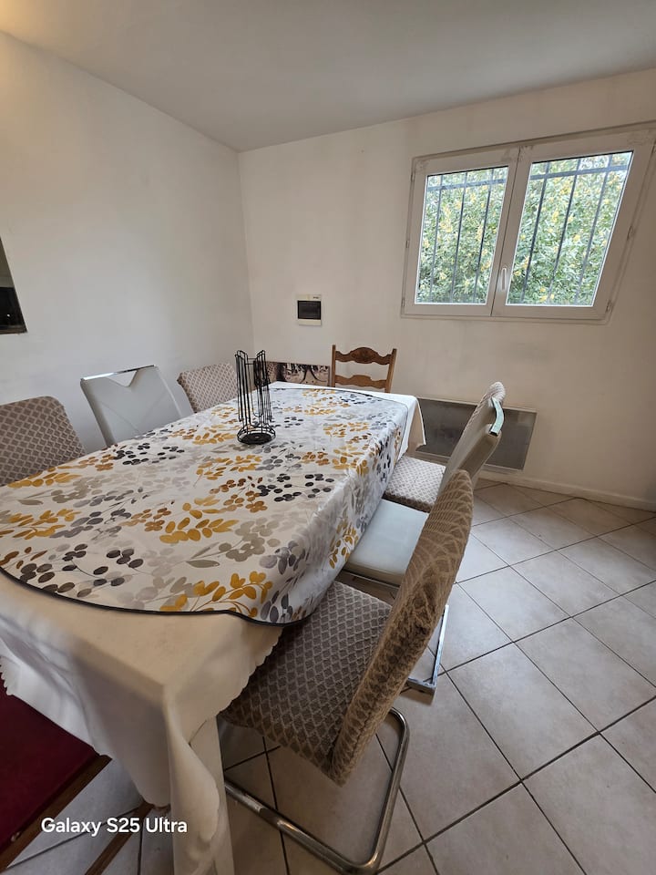Apt 1er Etage, 2 Chambres Et La Cuisine Equipée - 弗朗斯地區魯瓦西