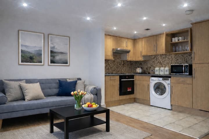 Ground Floor Studio|free Parking|no Stairs|central - Huddersfield