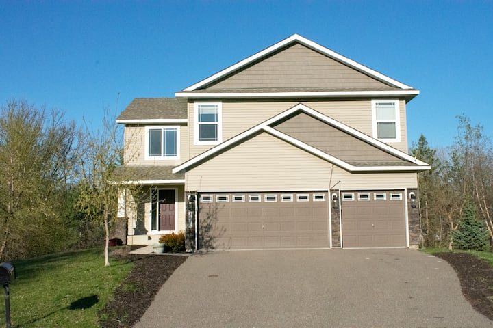 Luxury 6br Retreat – Elegant & Spacious Living - Crystal Beach, MN