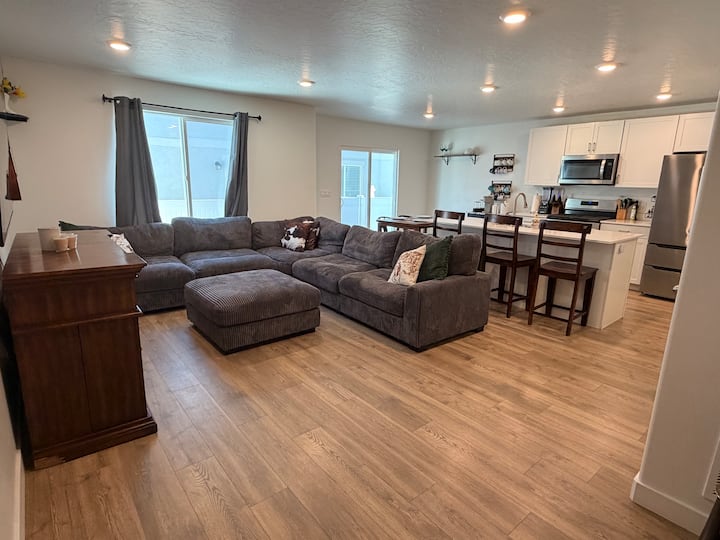 Sagebrush Lake Townhome - Lehi, UT