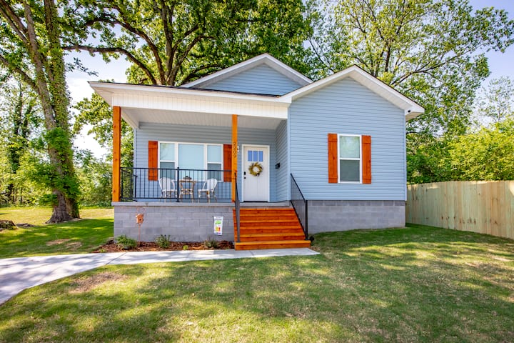 The Fresh Blue Bungalow - Little Rock, AR