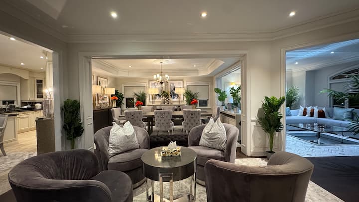 Richmond Hill Mansion | Ultimate Executive Retreat - Vaughan