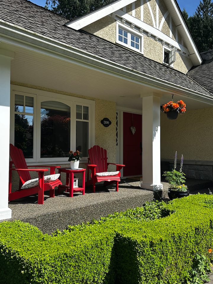 Charming And Warm Craftsman Home. - British Columbia