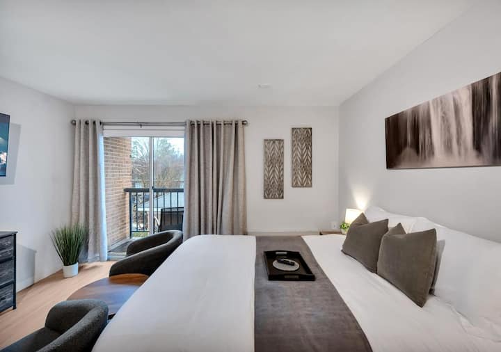 Stylish Midtown Studio+private Balcony Gym & Pool - 롤리