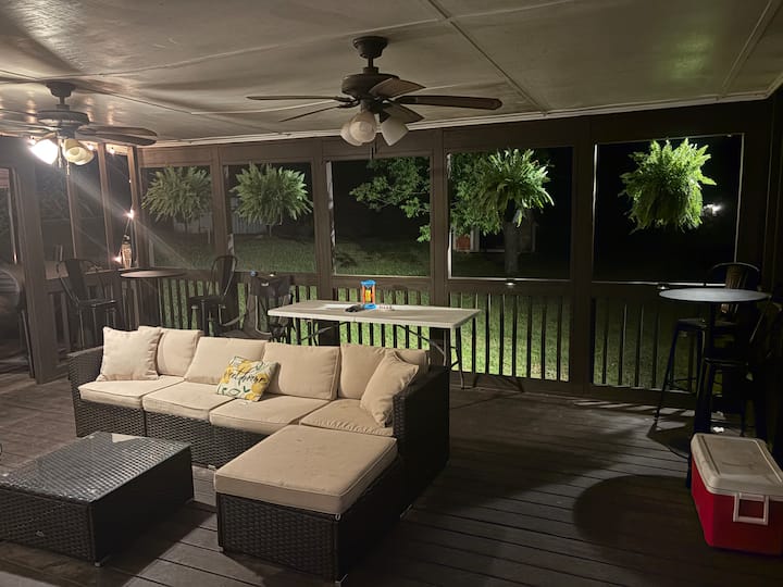 Cozy & Entertaining Home With Wonderful Neighbors - Riverdale, GA