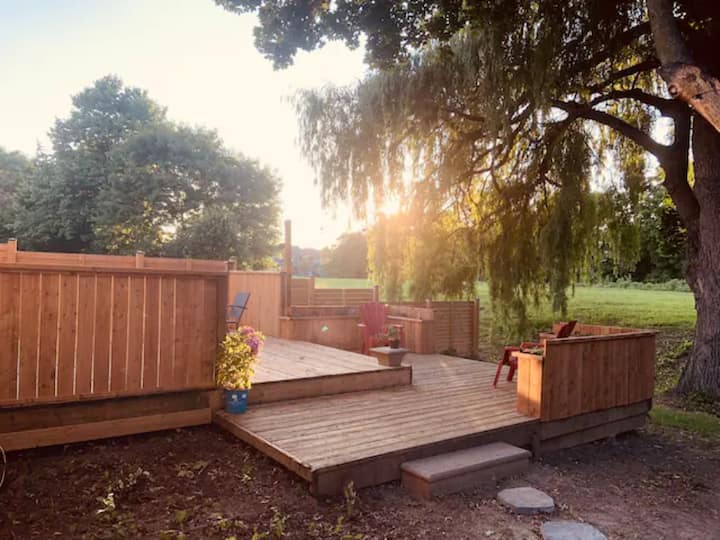 Family-friendly Walk-out Suite W/ Yard - Vaughan