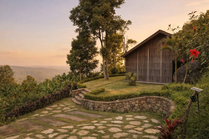 Near The Waterfalls | Pool, Sauna, Gym - Munduk