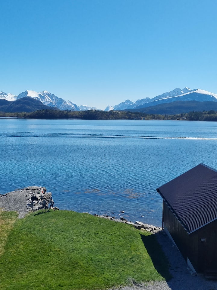 Arealeffektiv Hybel I Rolige Omgivelser Nært Sjøen - Ålesund