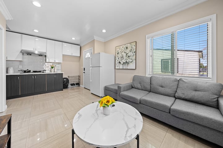 Prviateentrance 1b1b Apt In Baldwin Park - Azusa, CA