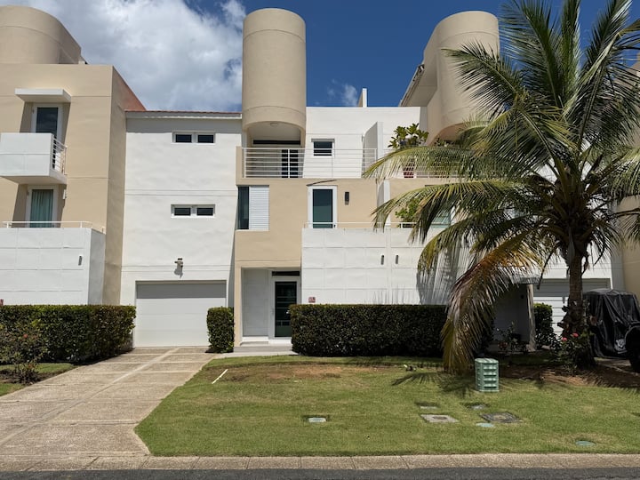 Villa Amarela | Premium 4br | Tennis & Pool Access - Dorado
